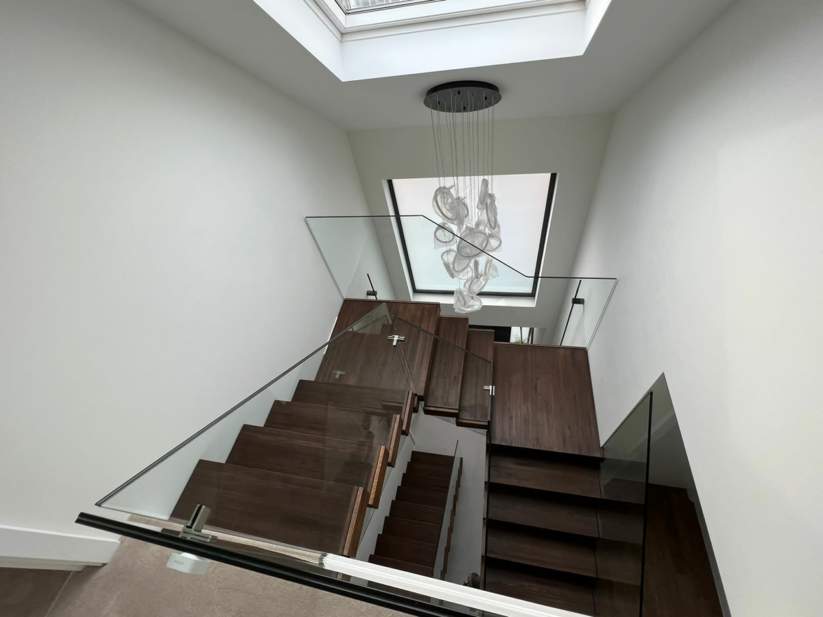 Central Spine U-Shape Staircase with Frameless Glass Balustrade and ...