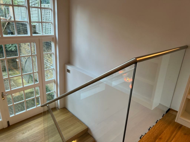 Central Spine U-Shape Staircase with Glass Balustrade and Metal ...