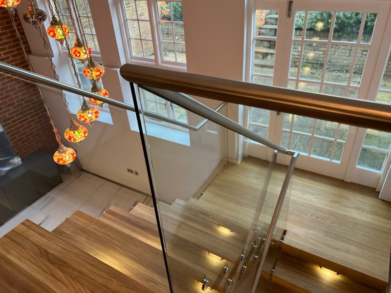 Central Spine U-Shape Staircase with Glass Balustrade and Metal ...