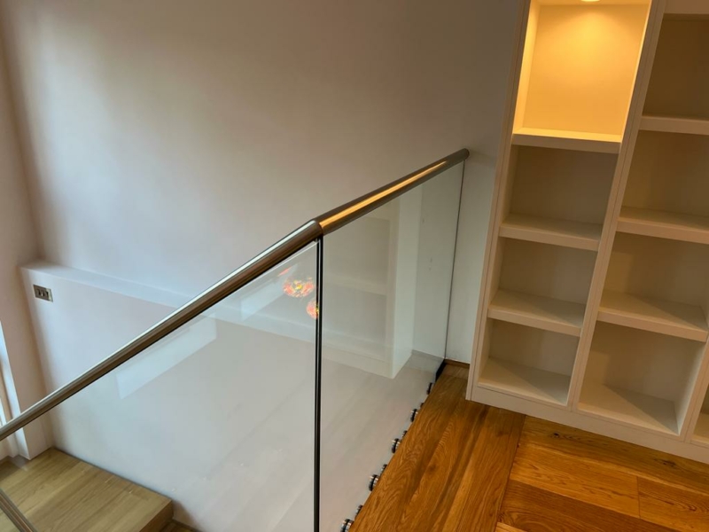Central Spine U-Shape Staircase with Glass Balustrade and Metal ...