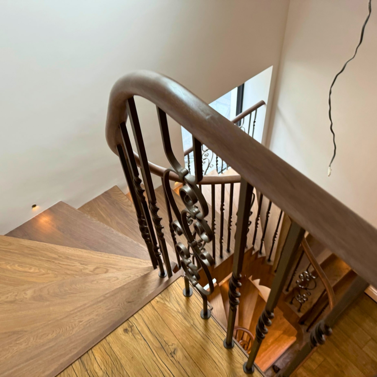 Curved Staircase with Metal Balustrades - DDC London